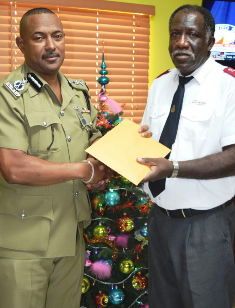 POLICE SERVICE MAKES HOLIDAY DONATION TO SALVATION ARMY - SKN PULSE
